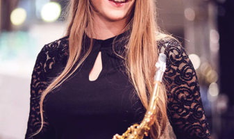 Saxophonistin Lena Maier live beim Campus M 21