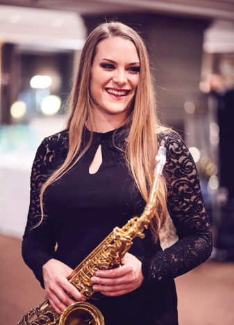 Saxophonistin Lena Maier live beim Campus M 21